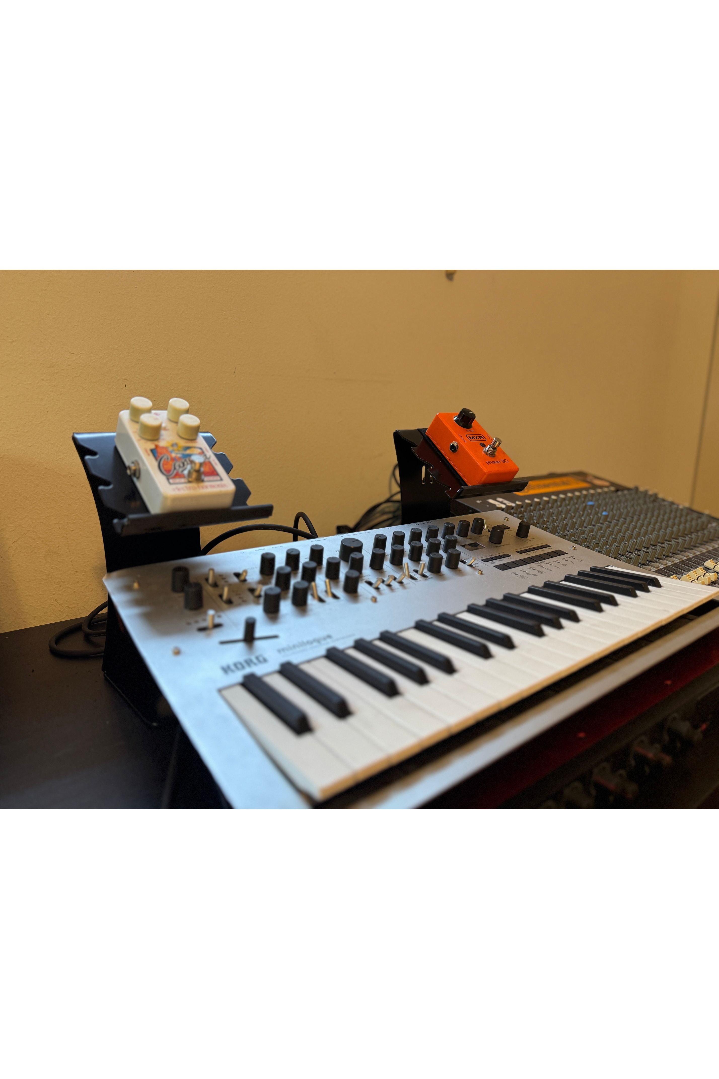 Apache SFX Elevated Pedal Stand – Apache Audio